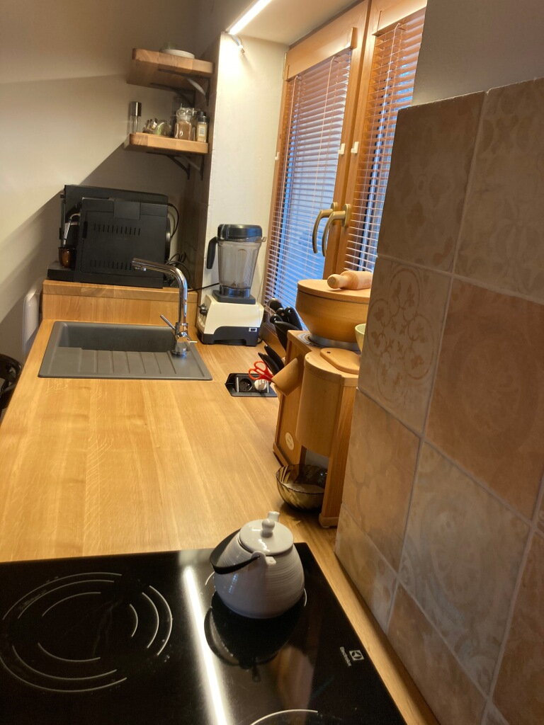 Kuchynská linka z masívu na mieru